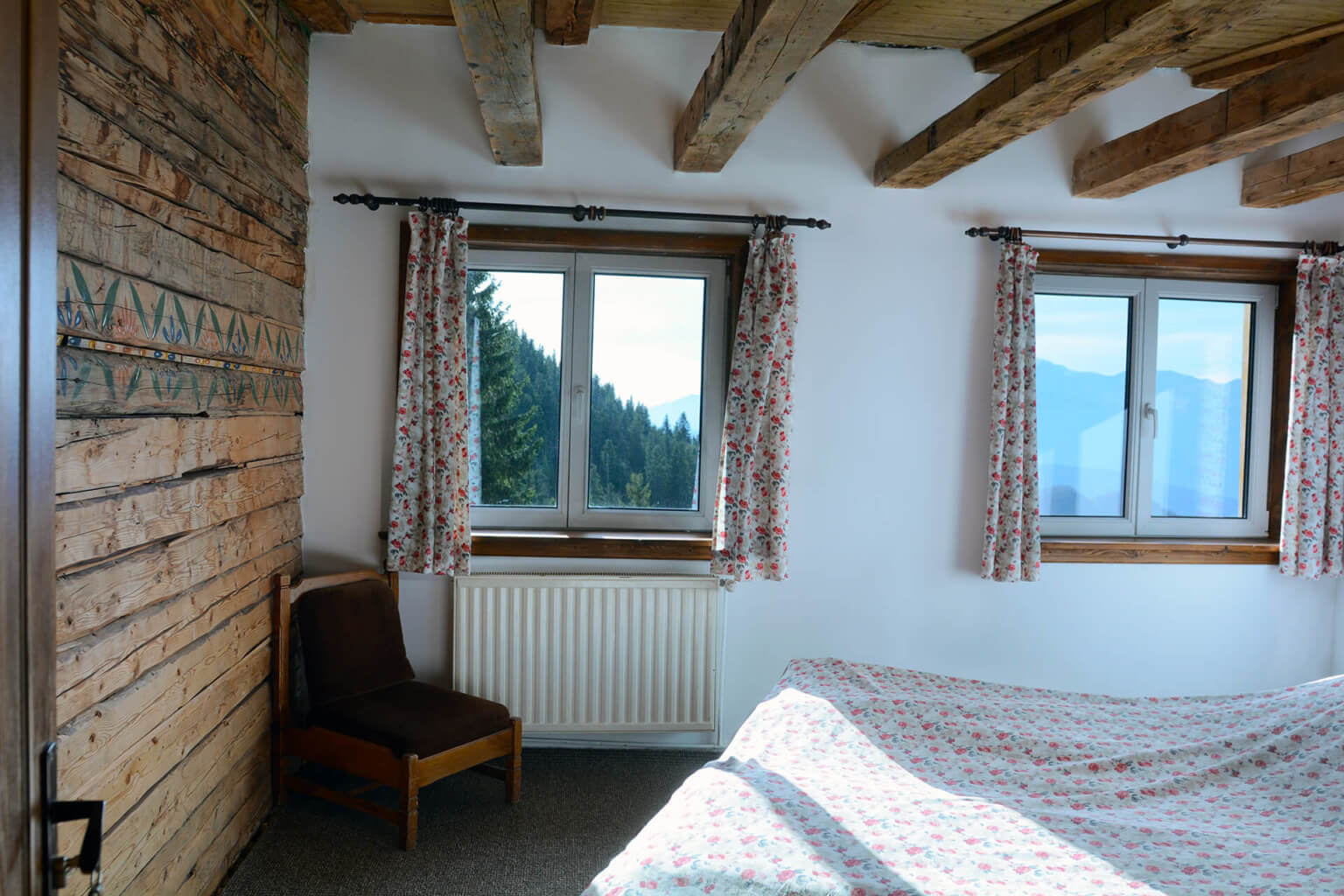 Open image in lightbox: Camera-unu-apartament Open image in lightbox ...